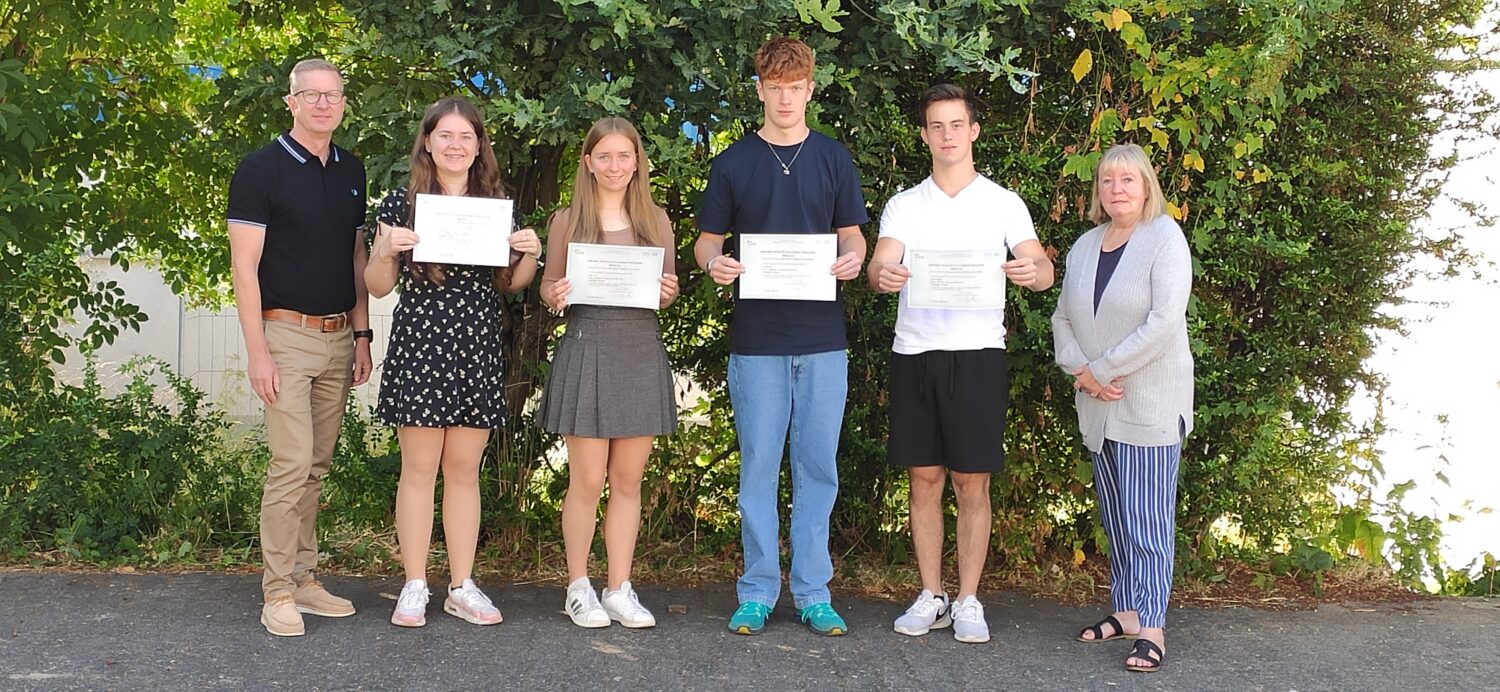 Erfolgreiche DELF-Prüflinge an der Friedrich-August-Genth Schule - FAG ...